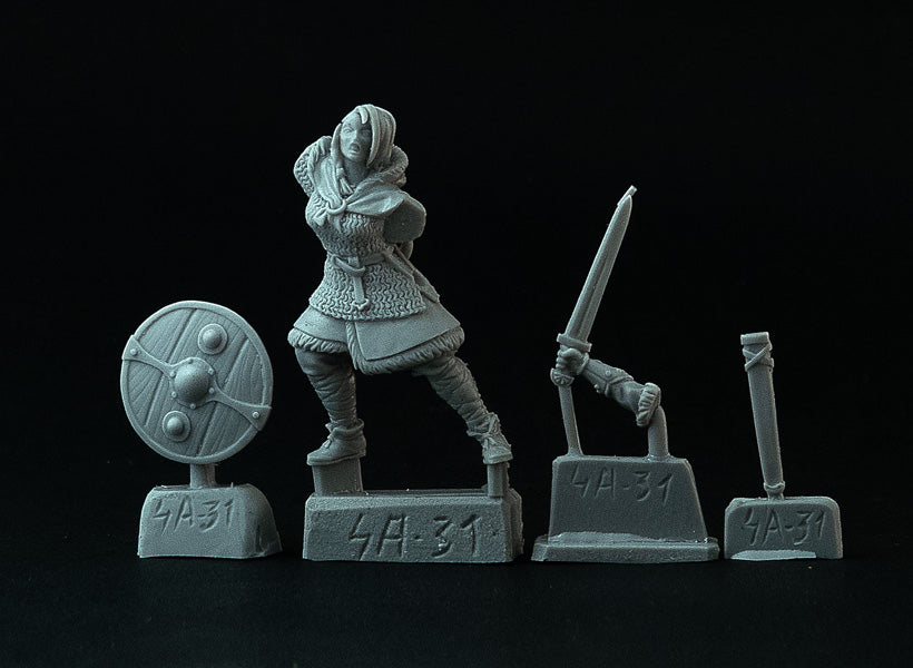 Shield Maiden Chief miniature for wargames, 28mm resin by Brother Vinn ...