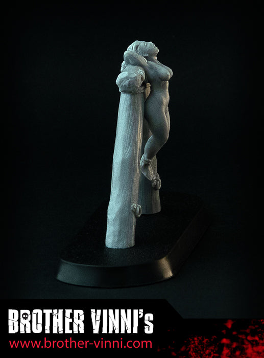 Tied Slave Girl # 24, 28mm scale resin miniature - Brother Vinni's web ...